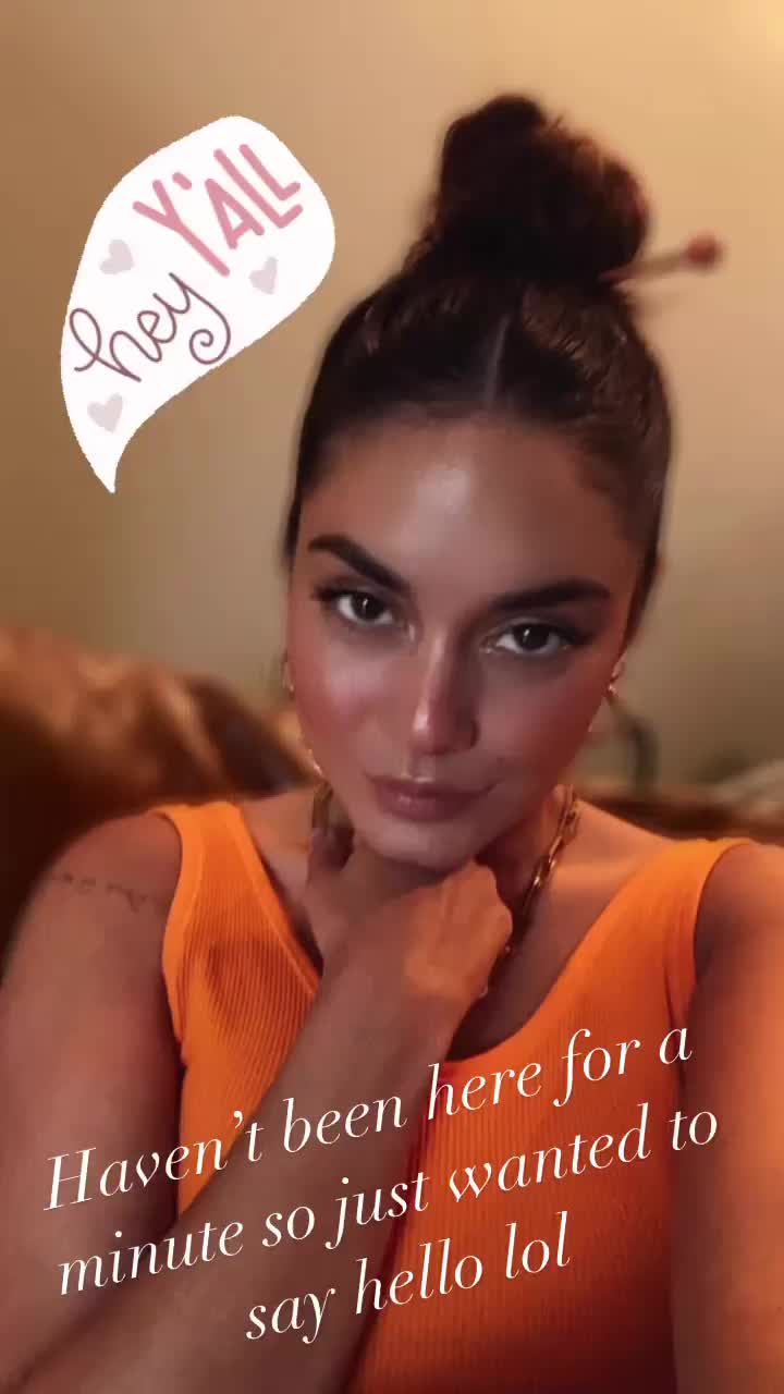 Hey Vanessa! | Scrolller