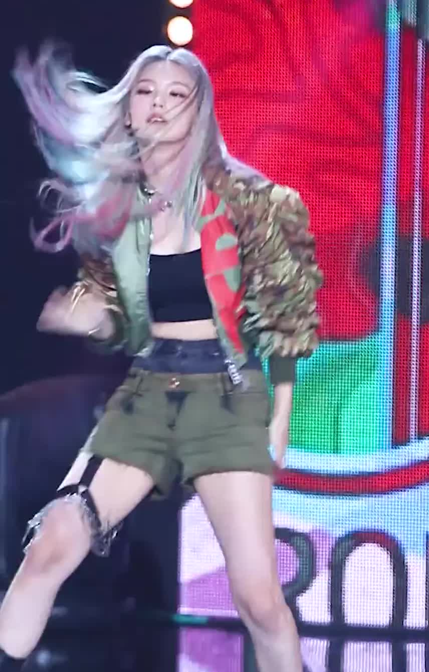 ITZY - Yeji | Scrolller