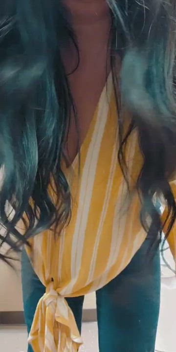 Who wants a nibble (F)32 | Scrolller