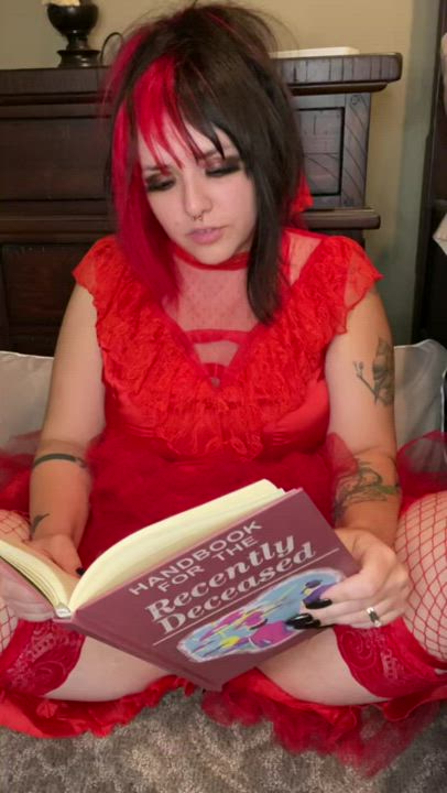 Don’t both look so inviting? | Scrolller