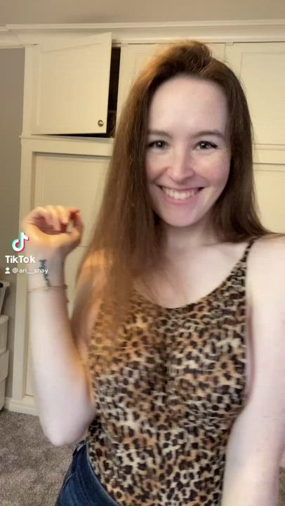 where the sideboob lovers at? :P | Scrolller