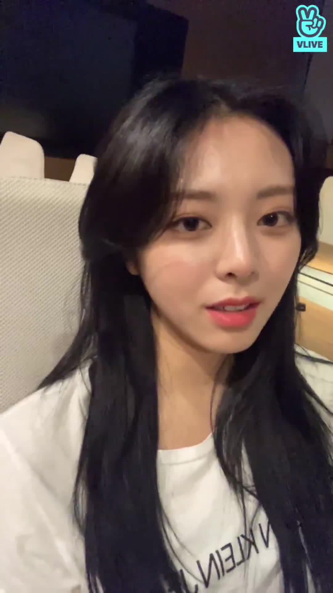 210724 Yuna sees a bug | Scrolller