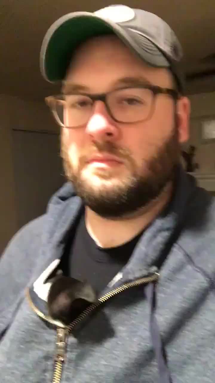 Pupper undercover | Scrolller