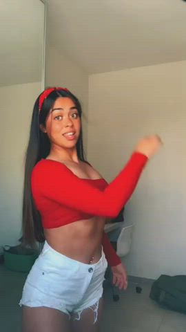 Shira showing off her dance moves | Scrolller