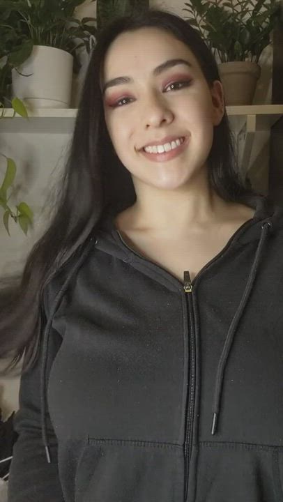 Big Bouncing Titty Flash | Scrolller