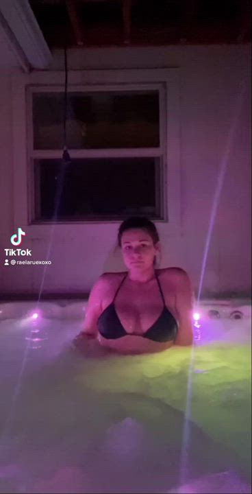 There must be something in the water 🤷🏻‍♀️ | Scrolller