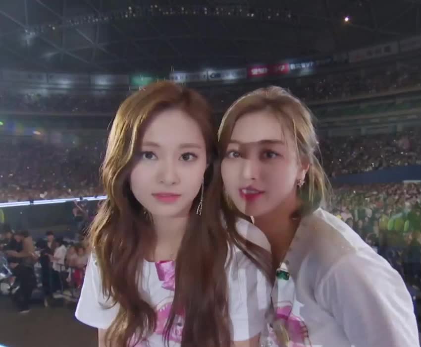 Jihyo and Tzuyu wink | Scrolller