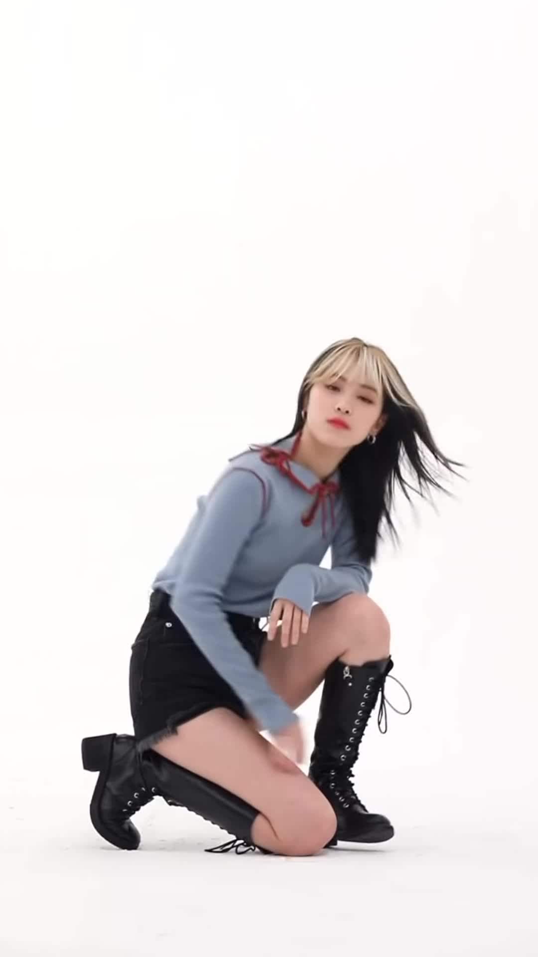 ITZY - Ryujin | Scrolller