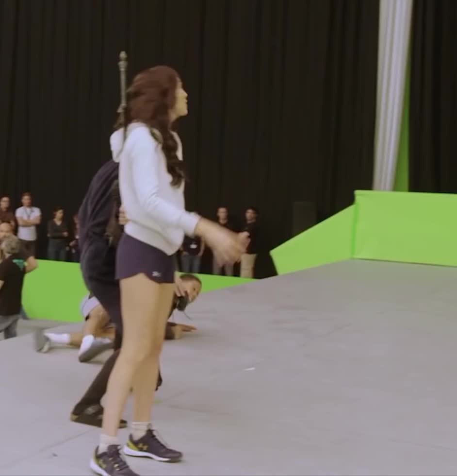 Gal Gadot behind the scenes in Justice League | Scrolller