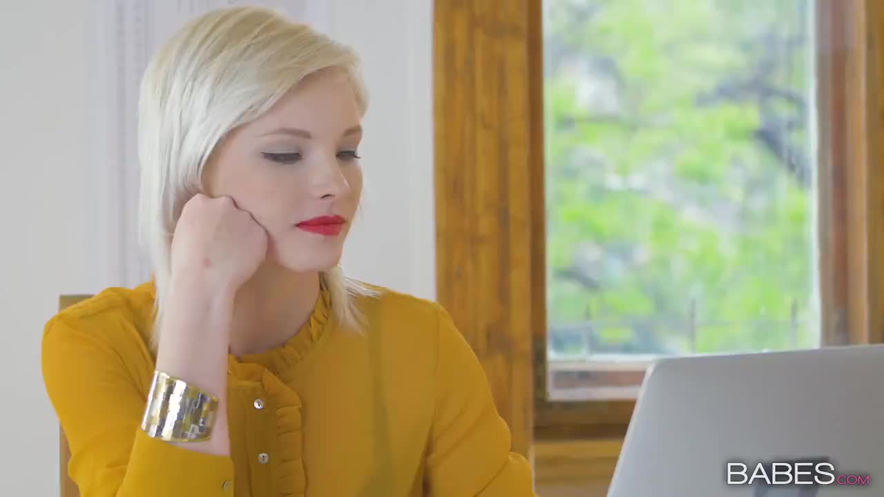 She Always Screws Up Her Computer | Scrolller