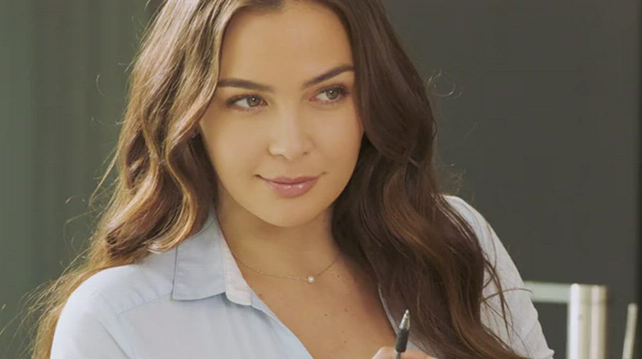 Blair Williams - In The Moment | Scrolller