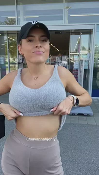 Flashing my boobies for you makes me so happy ☺️ ️🥰 | Scrolller