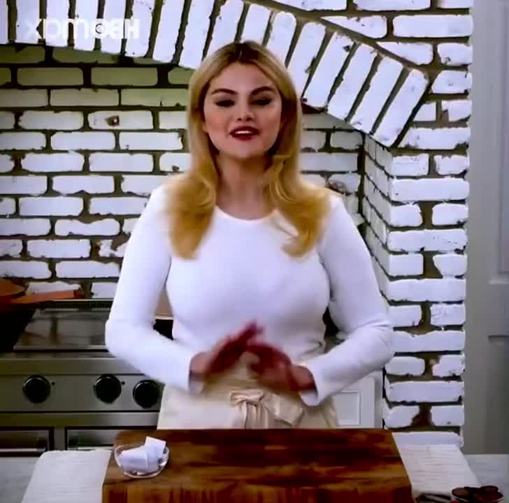 Selena Gomez' tits just keep getting bigger | Scrolller