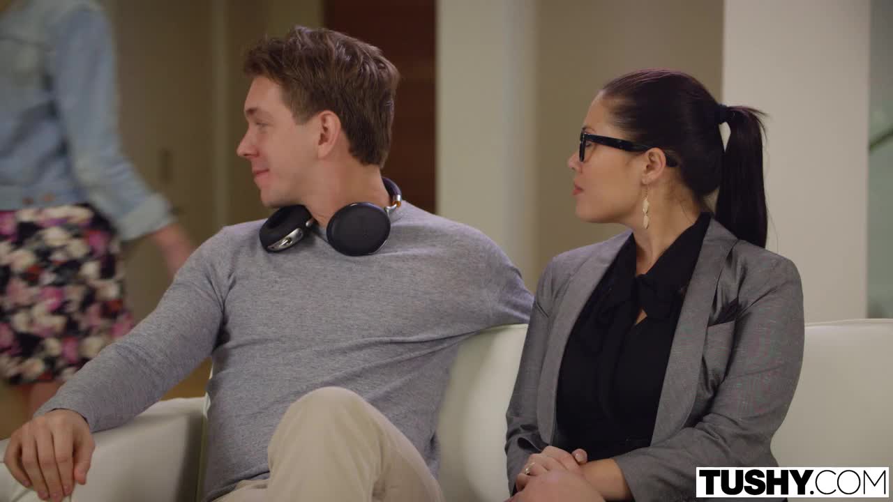 London Keyes Prepping Arya Fae Like a Perfect Assistant | Scrolller