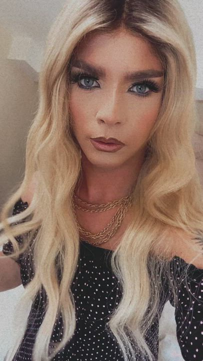 It'll get bigger if you touch it 😋 | Scrolller