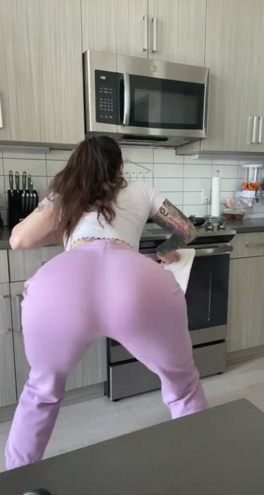 pawg twerk in sweats | Scrolller