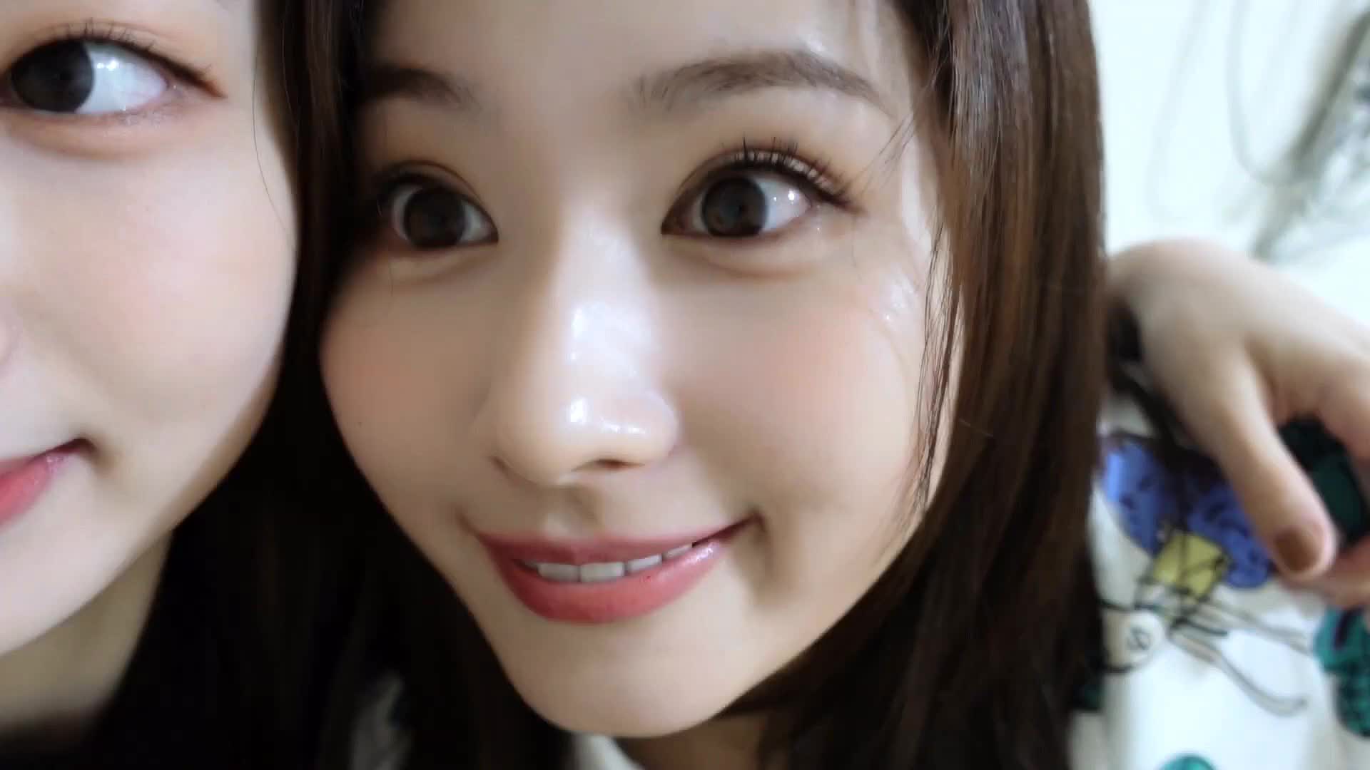 Two cuties! | Scrolller