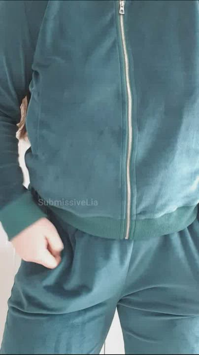 Quick, no time to explain, pants down anduse these 🍈🍈 | Scrolller