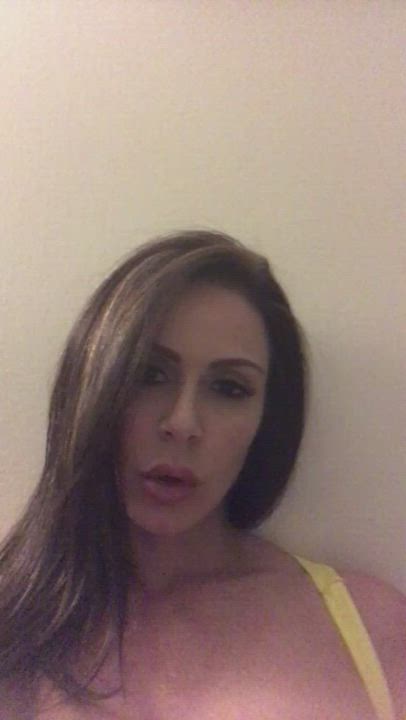 Mom keeps sending me snaps (16) | Scrolller