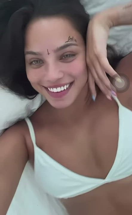 Quien para paja con Emi? Al md | Scrolller