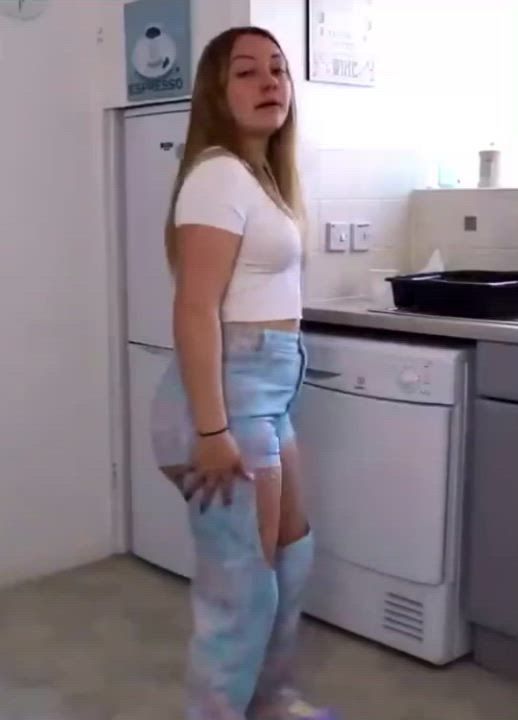 Under bun 🍑 | Scrolller