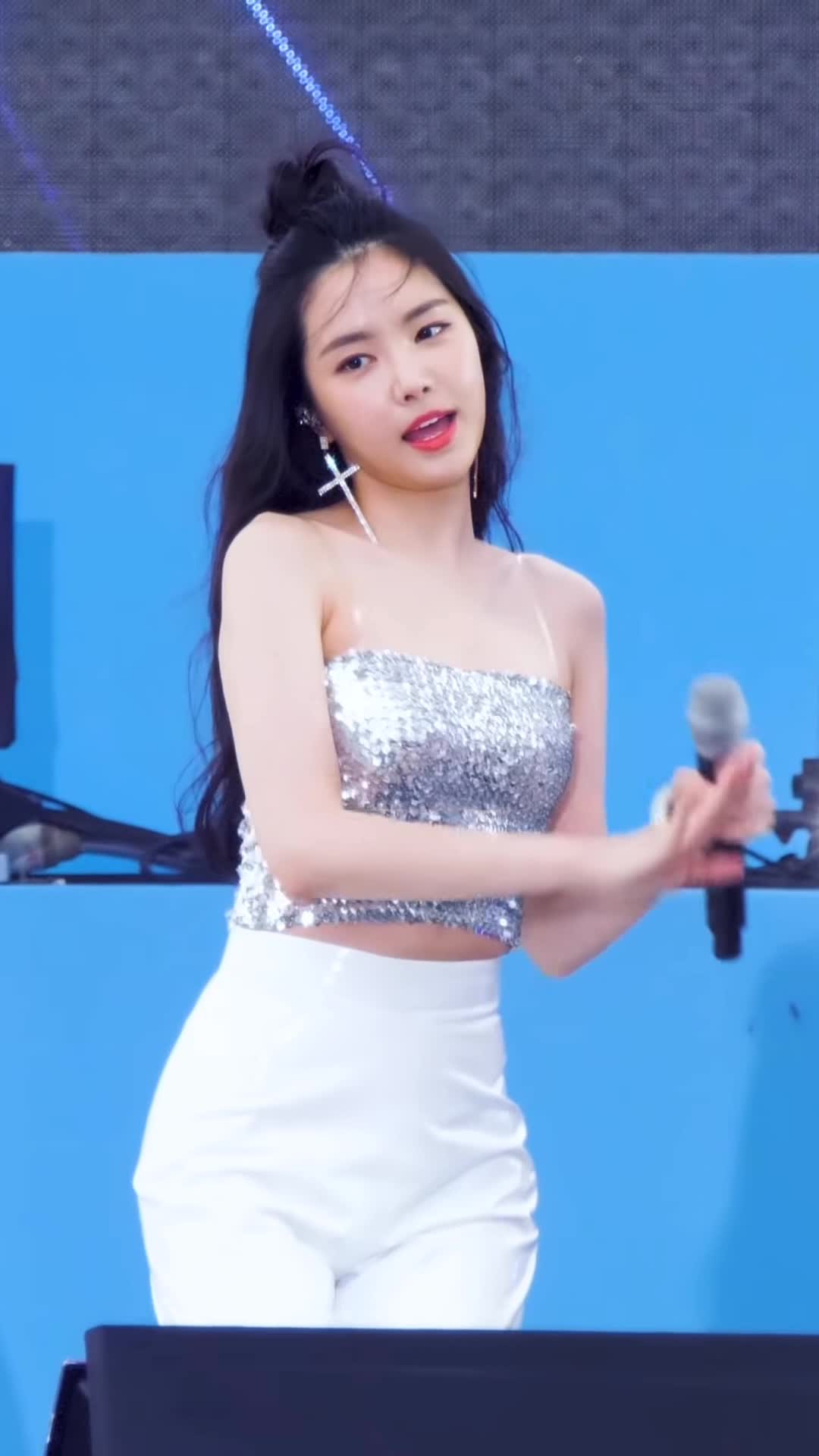 Naeun – Apink | Scrolller