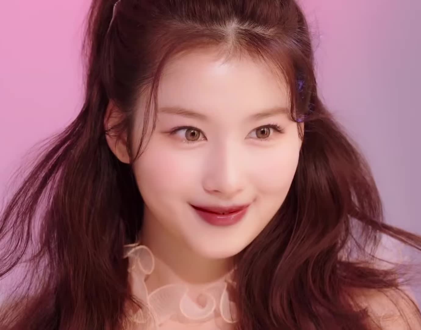 Sana - light eyes, close up, apieu | Scrolller