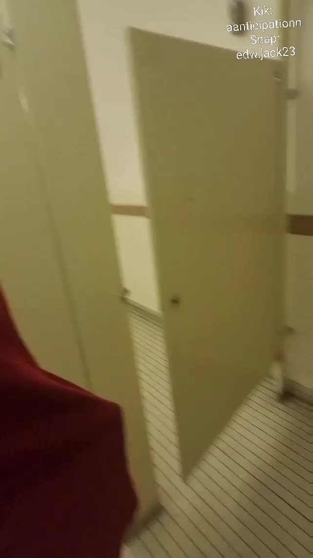 19, bulging at work | Scrolller