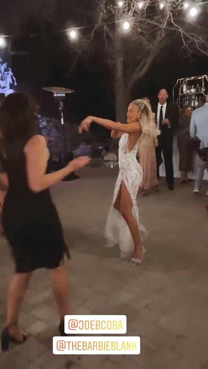 Kelly Kelly twerking at her own wedding | Scrolller