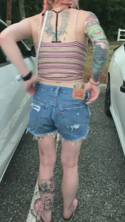 Flashing the public. | Scrolller