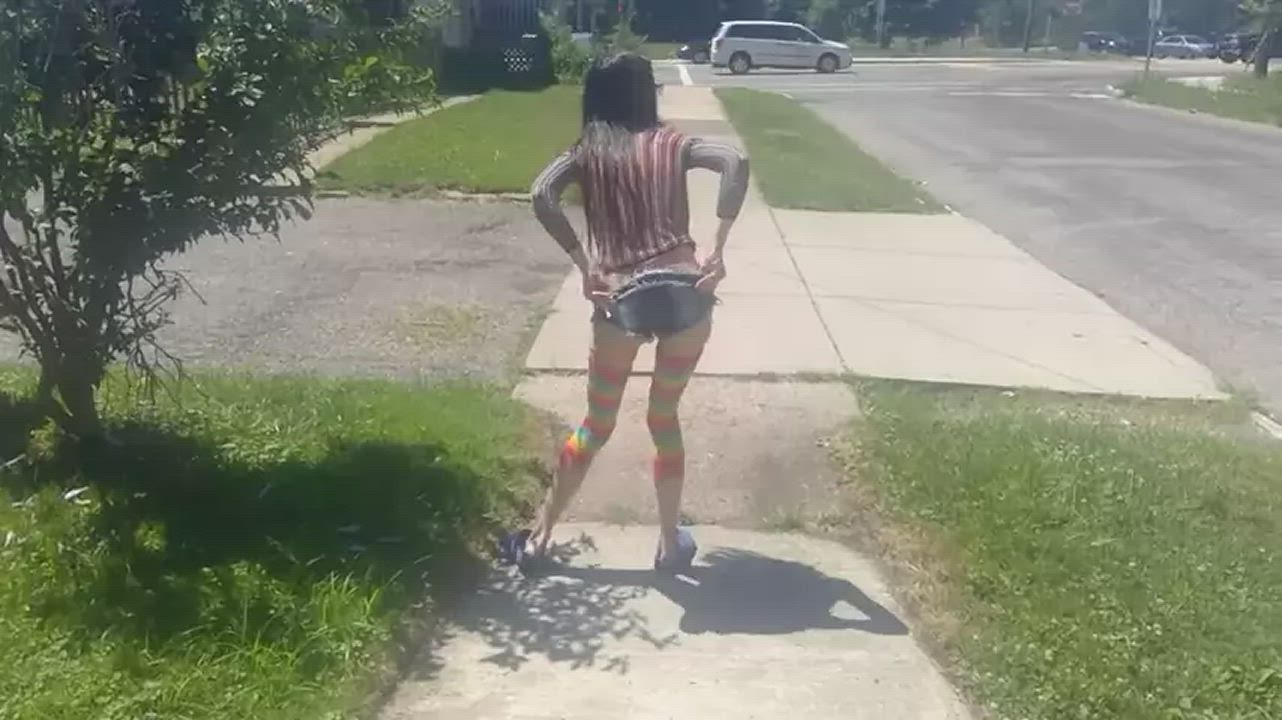 Summer Public Flashing Squirt & Buttplug - Liz Lovejoy | Scrolller