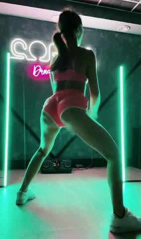 Russian Queen | Scrolller