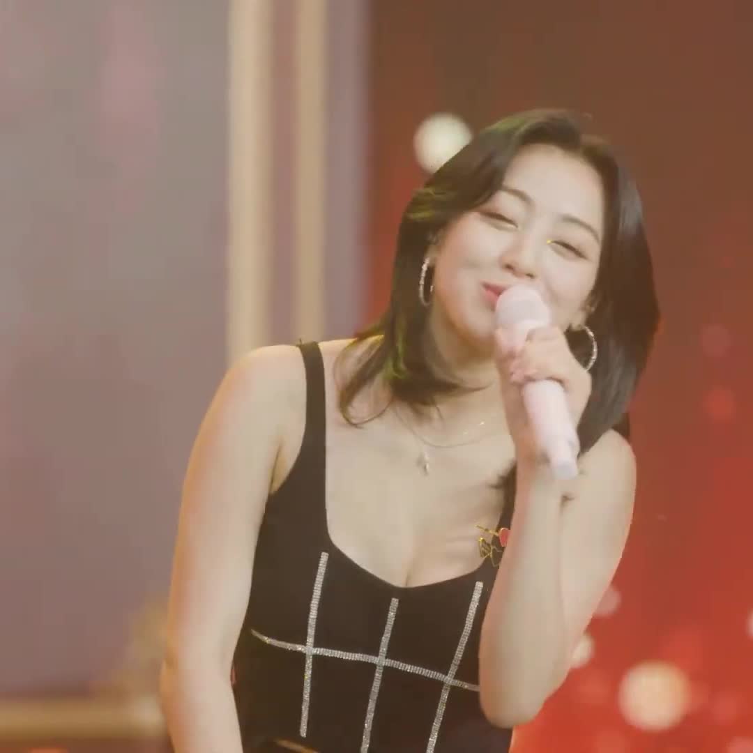 210728 - Pretty Jihyo | Scrolller