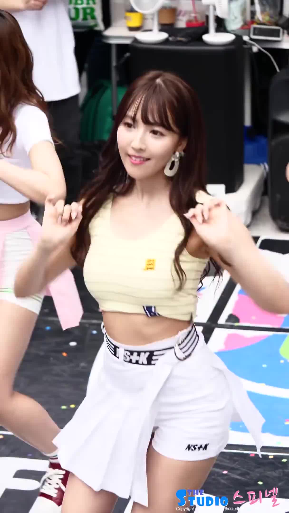 Yua dancing | Scrolller