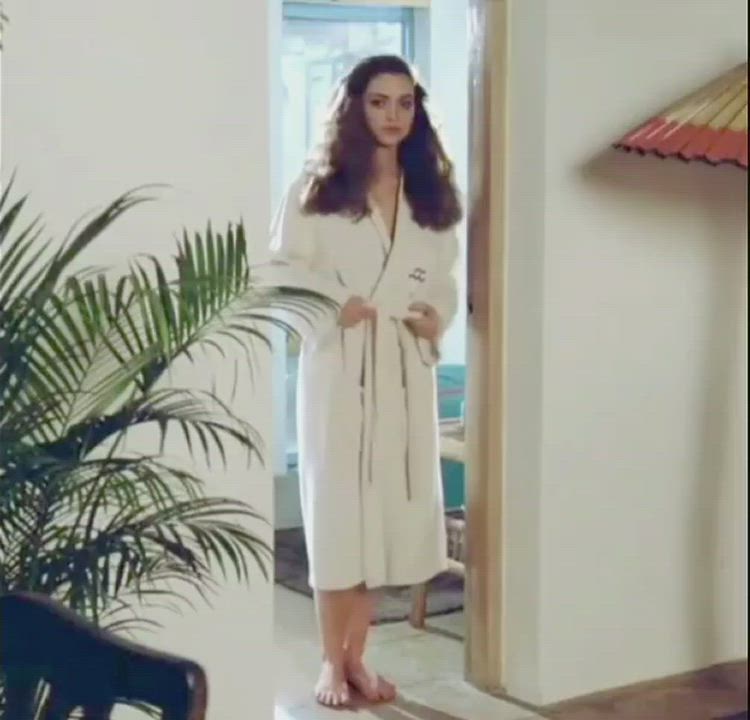 Lisa Allison - Gorgeous full frontal plot in 'Love Circles' | Scrolller