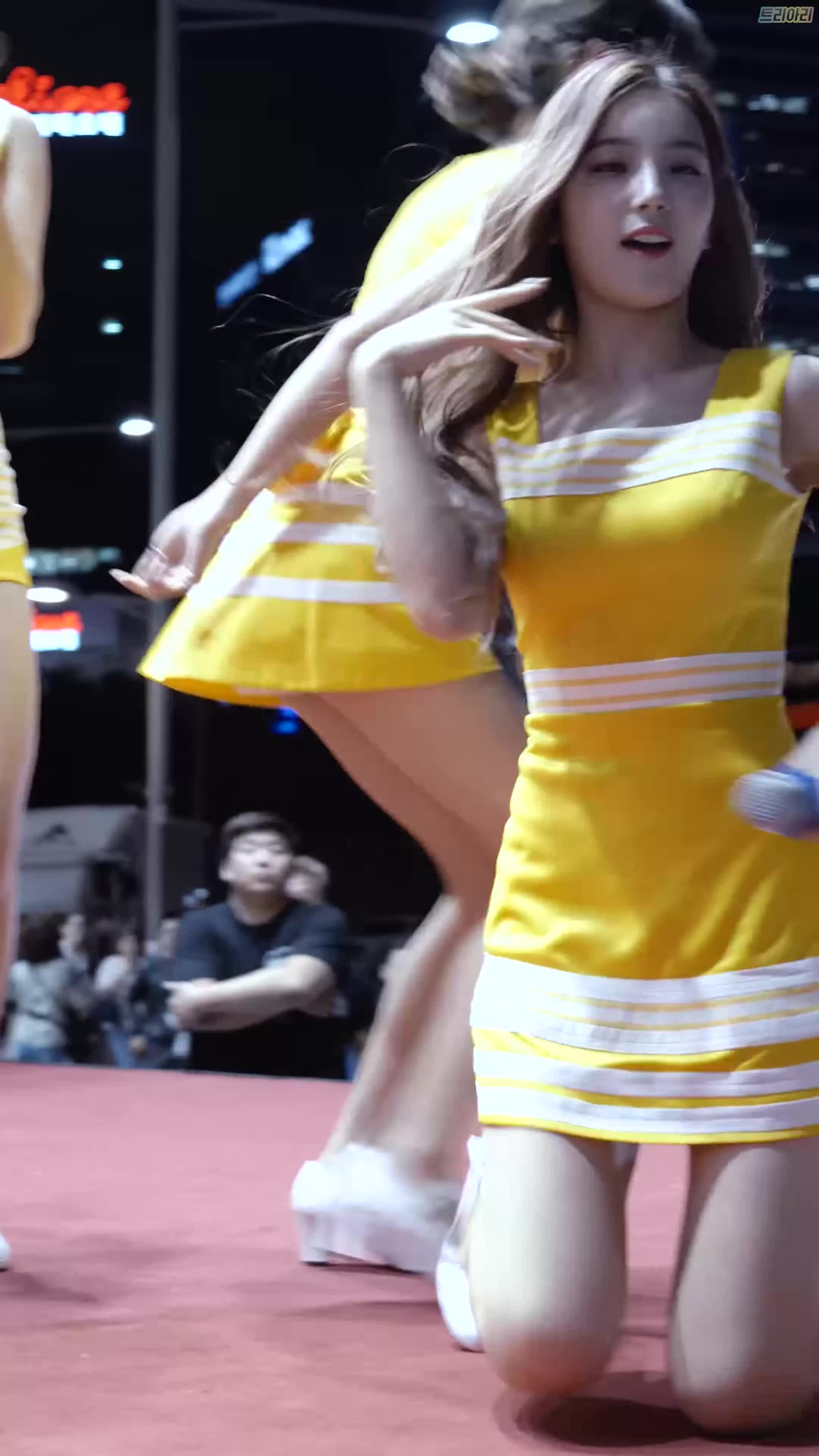 Elris - Bella and Sohee | Scrolller