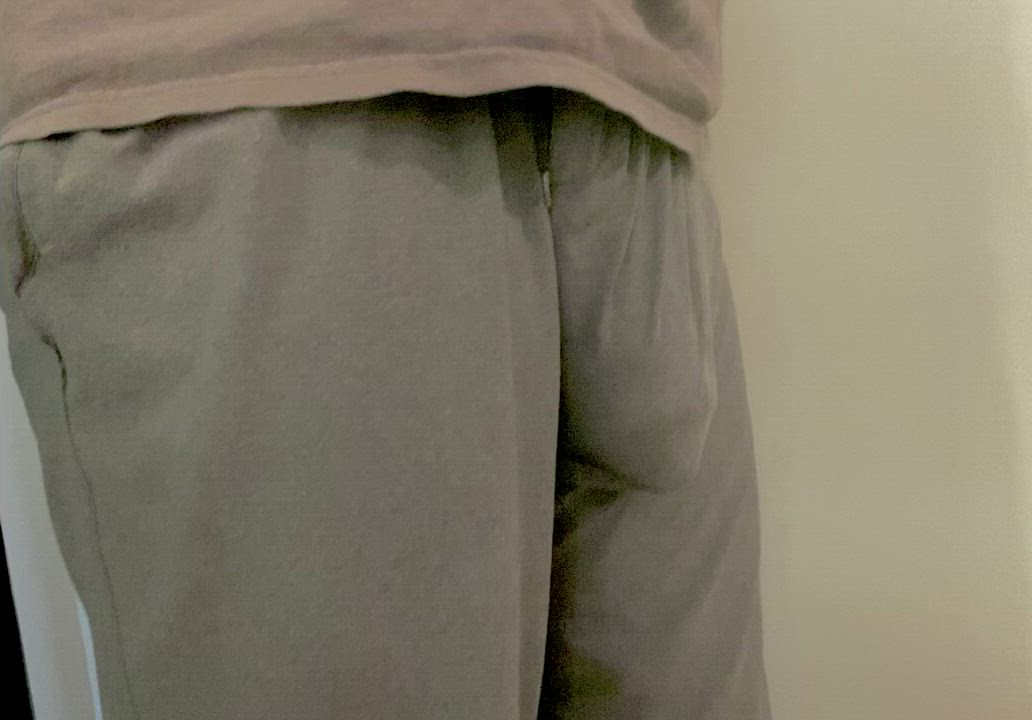 Grey sweats bulge | Scrolller