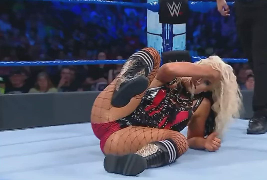 Excellent view when Toni opened wide her delicious and perfect thighs !!! | Scrolller