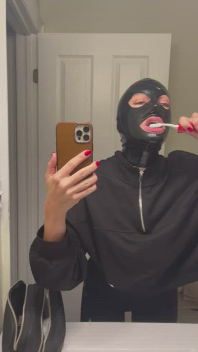 Can’t talk right now doing Gummipuppet shit | Scrolller