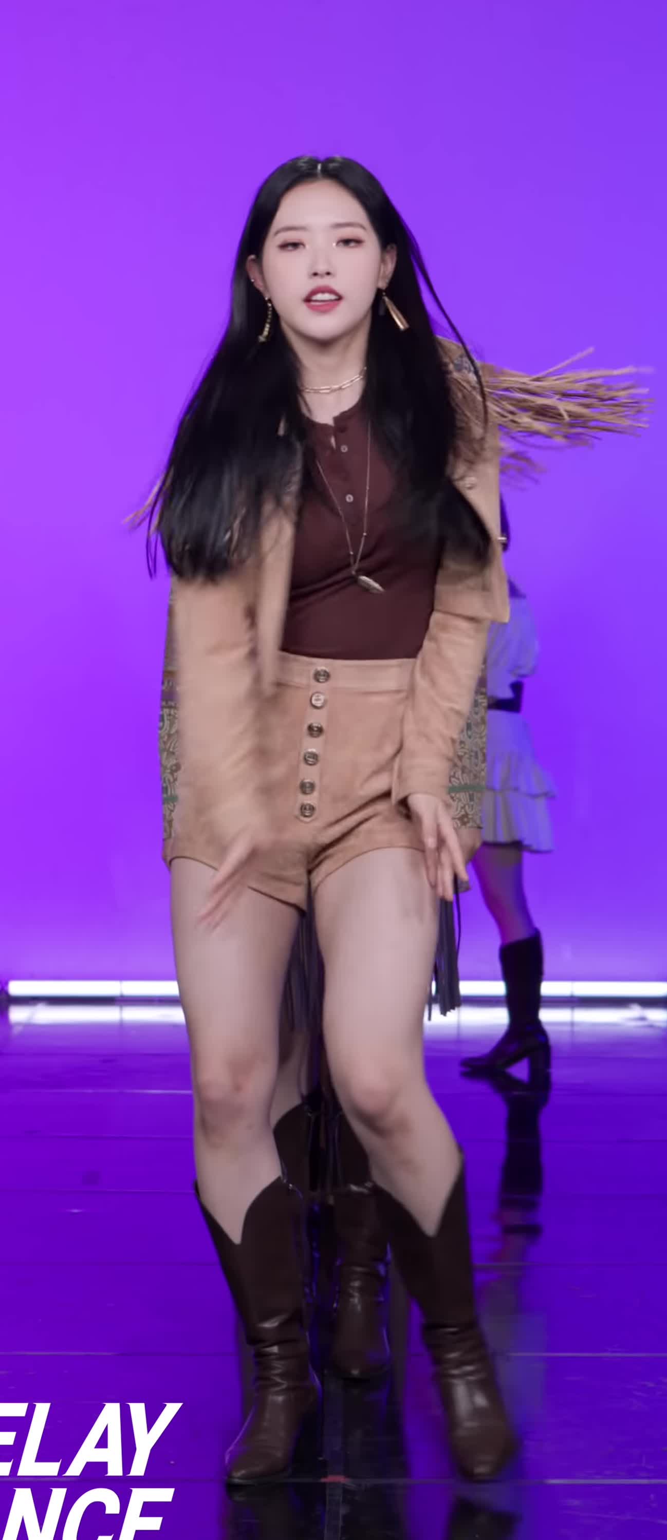 LOONA - Olivia Hye & Choerry | Scrolller