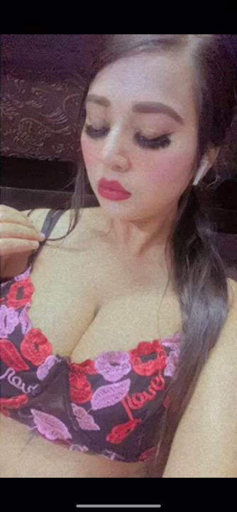 Shubhi Kat/ Shubhikat Offical App Lip Bite | Scrolller