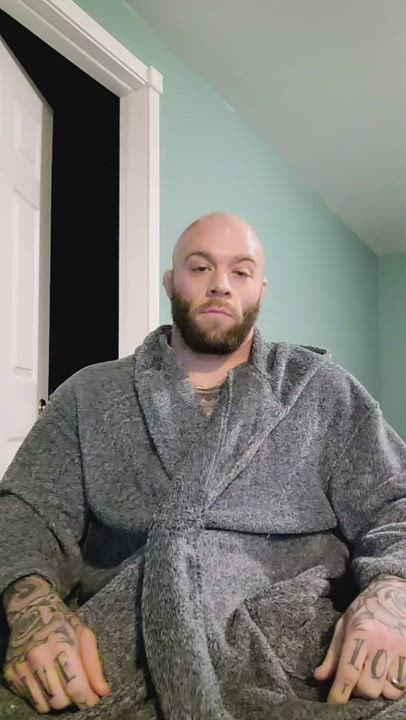 Dad's got a surprise in his robe (35) | Scrolller