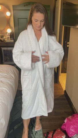 Would you come to bed with me and explore my body? | Scrolller