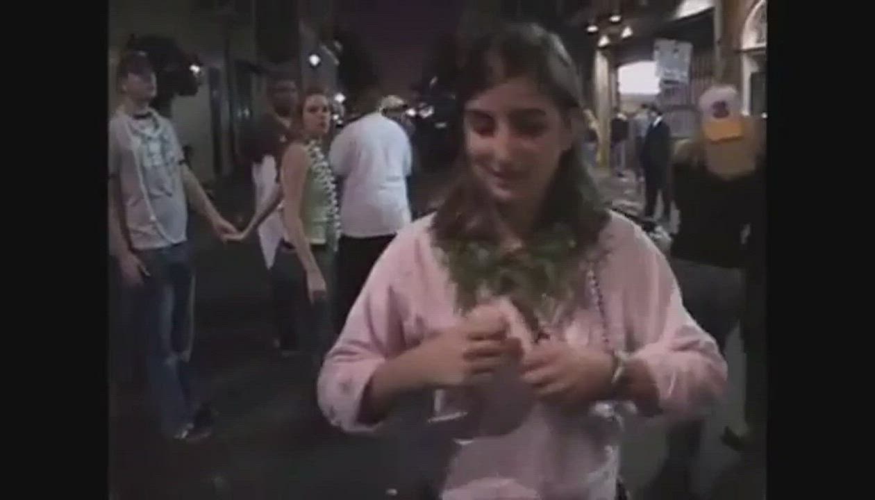 Flash & suck #15 | Scrolller