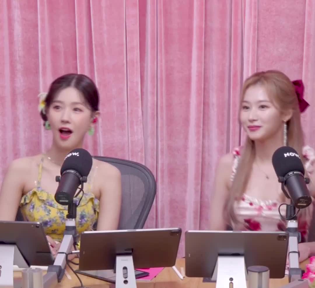 K-pop idols persistence pays off after being left hanging | Scrolller