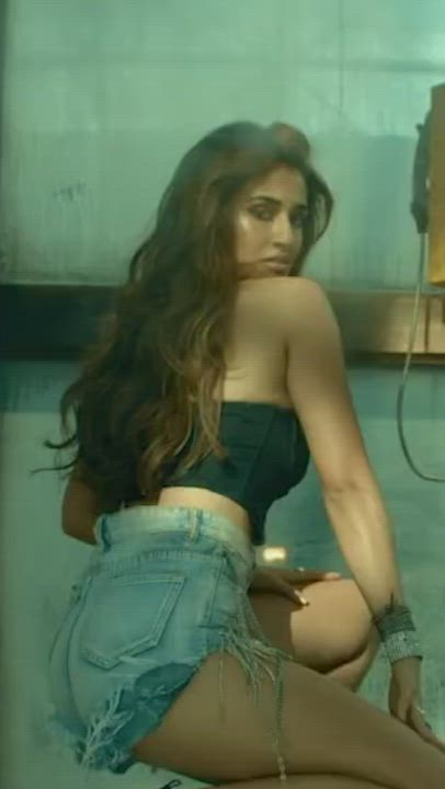Disha showing her assets | Scrolller