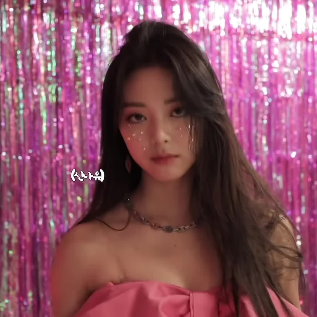 Giant pink bow Yuna | Scrolller