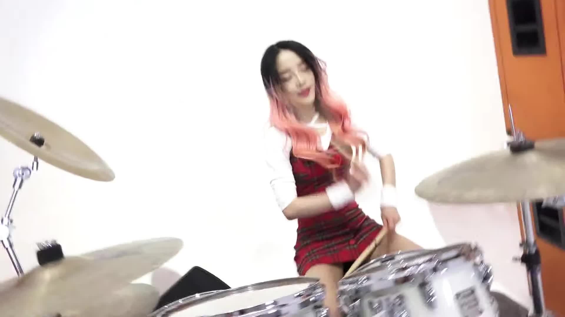 Rolling Quartz - Yeongeun | Scrolller