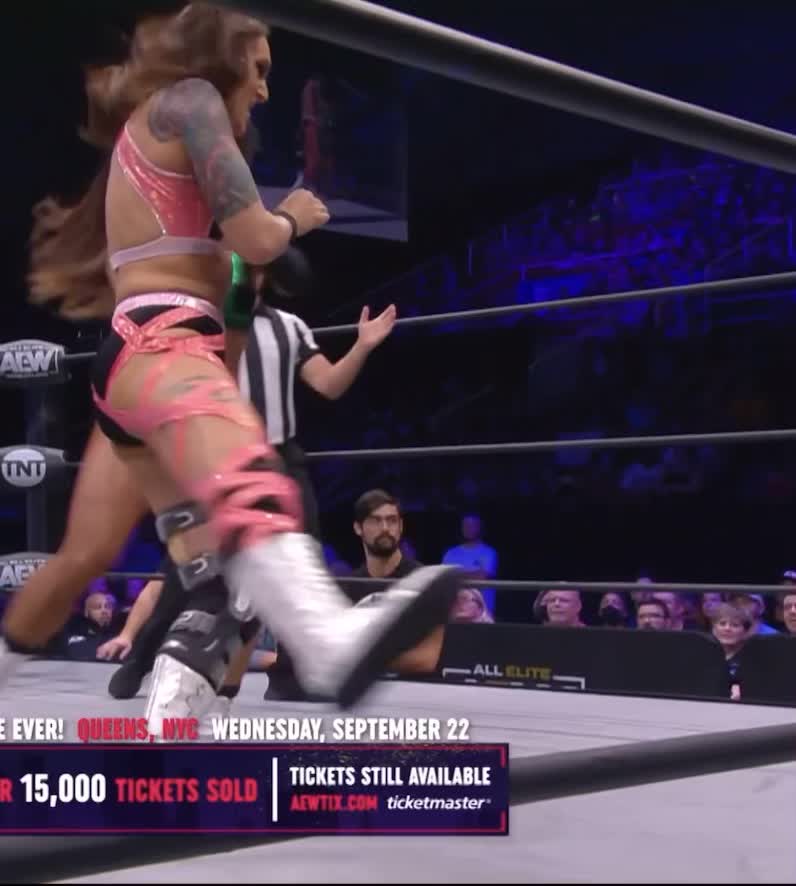 Kris Statlander | Scrolller