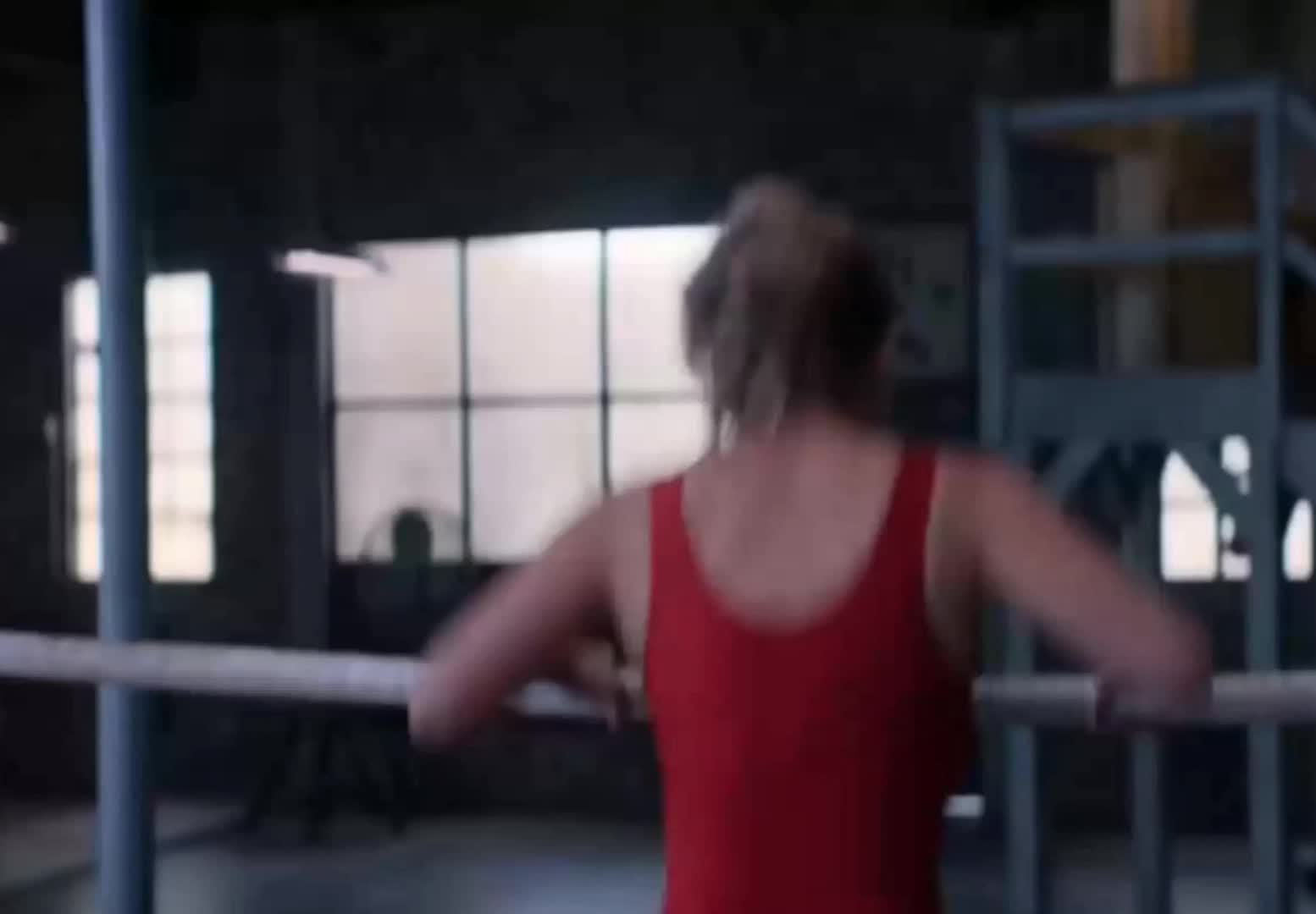 Betty Gilpin Scrolller